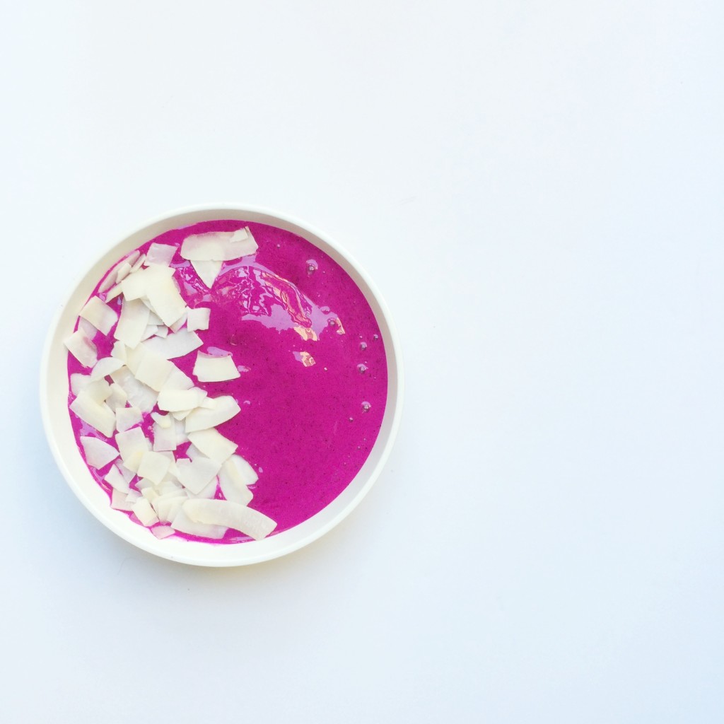 Eat + Dress Pretty: Pink Acai Berry Bowl - Peaches to Pearls